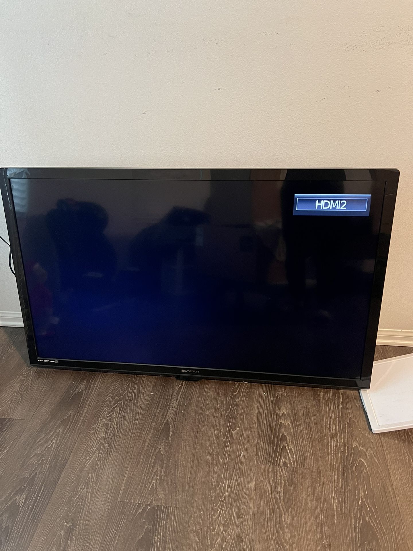 Emerson TV - 50 Inch for Sale in San Marcos, CA - OfferUp