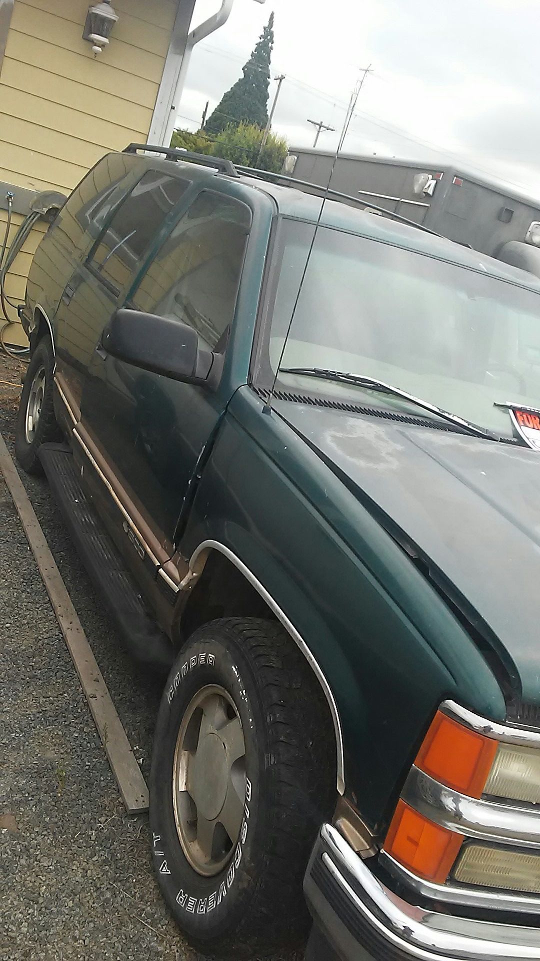 97 Suburban 1500 350 vortec for Sale in Woodland, WA - OfferUp