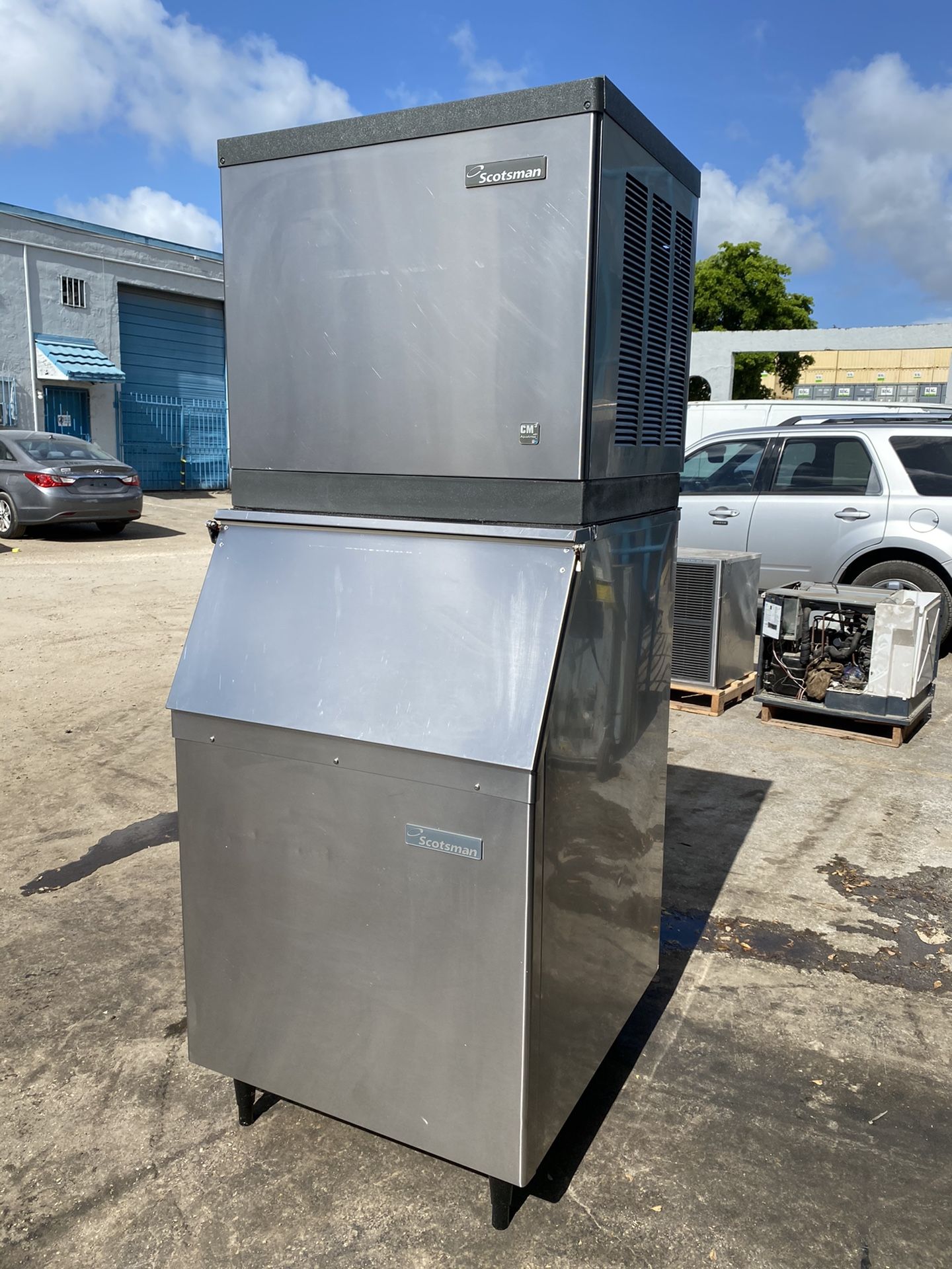 SCOTSMAN 500 POUND ICE MACHINE WITH ICE BIN for Sale in Miami Gardens ...