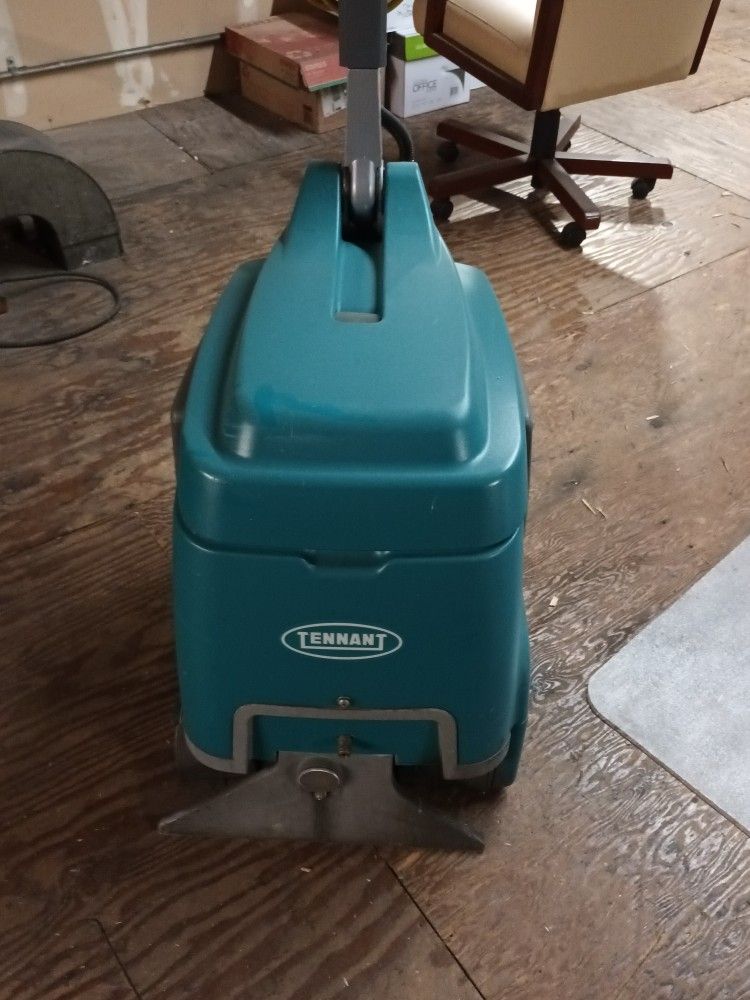 Tennant E5 Carpet Scrubber/ Extractor for Sale in Dana Point, CA - OfferUp