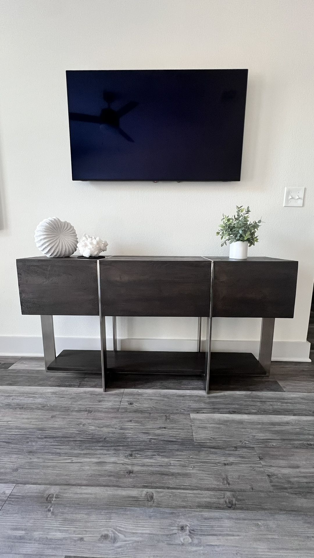 Tv Stand, Console for Sale in Austin, TX - OfferUp