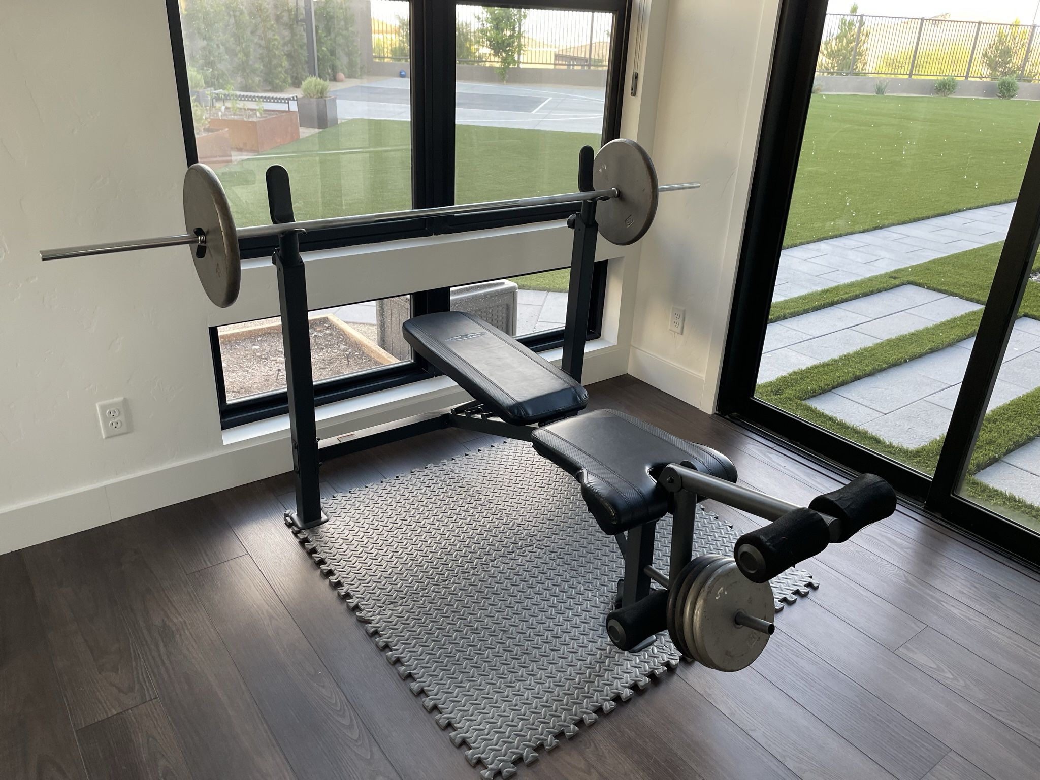 Adjustable Olympic Weight Bench With 200 Lbs Weight Plates for Sale in ...