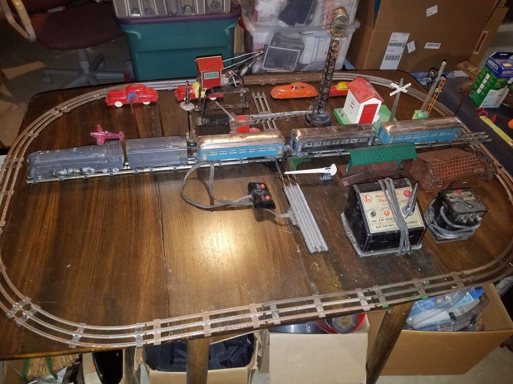 1940s Lionel full size 5 car train set, tracks, transformer ...