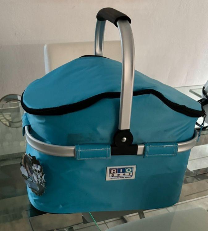 Cooler Azul marca Rio for Sale in Miami, FL - OfferUp