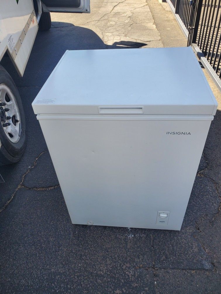 Insignia Deep Freezer for Sale in Tucson, AZ - OfferUp