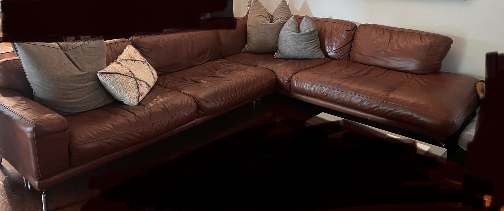 Peruna leather right sectional store