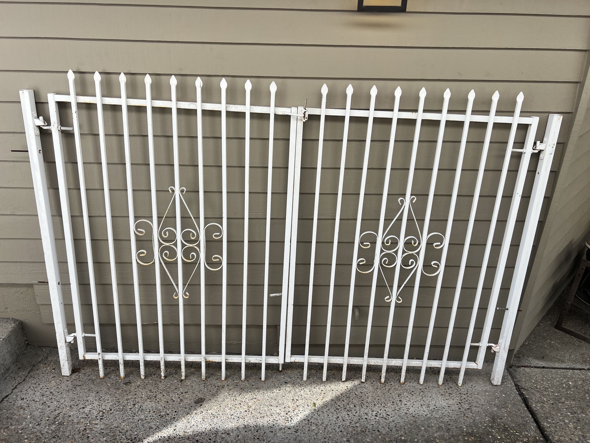 Free White Gate for Sale in San Diego, CA - OfferUp