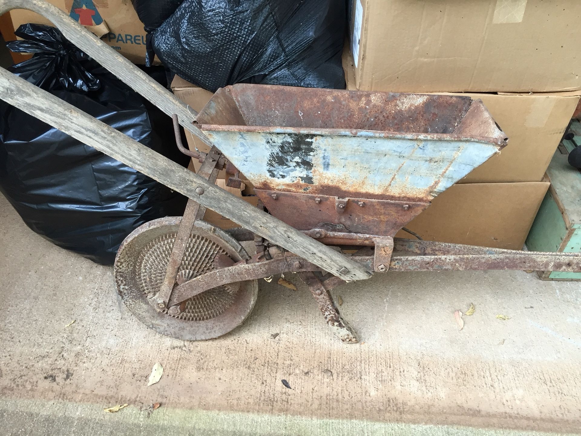 Antique fertilizer/spreader for Sale in Huntsville, AL - OfferUp