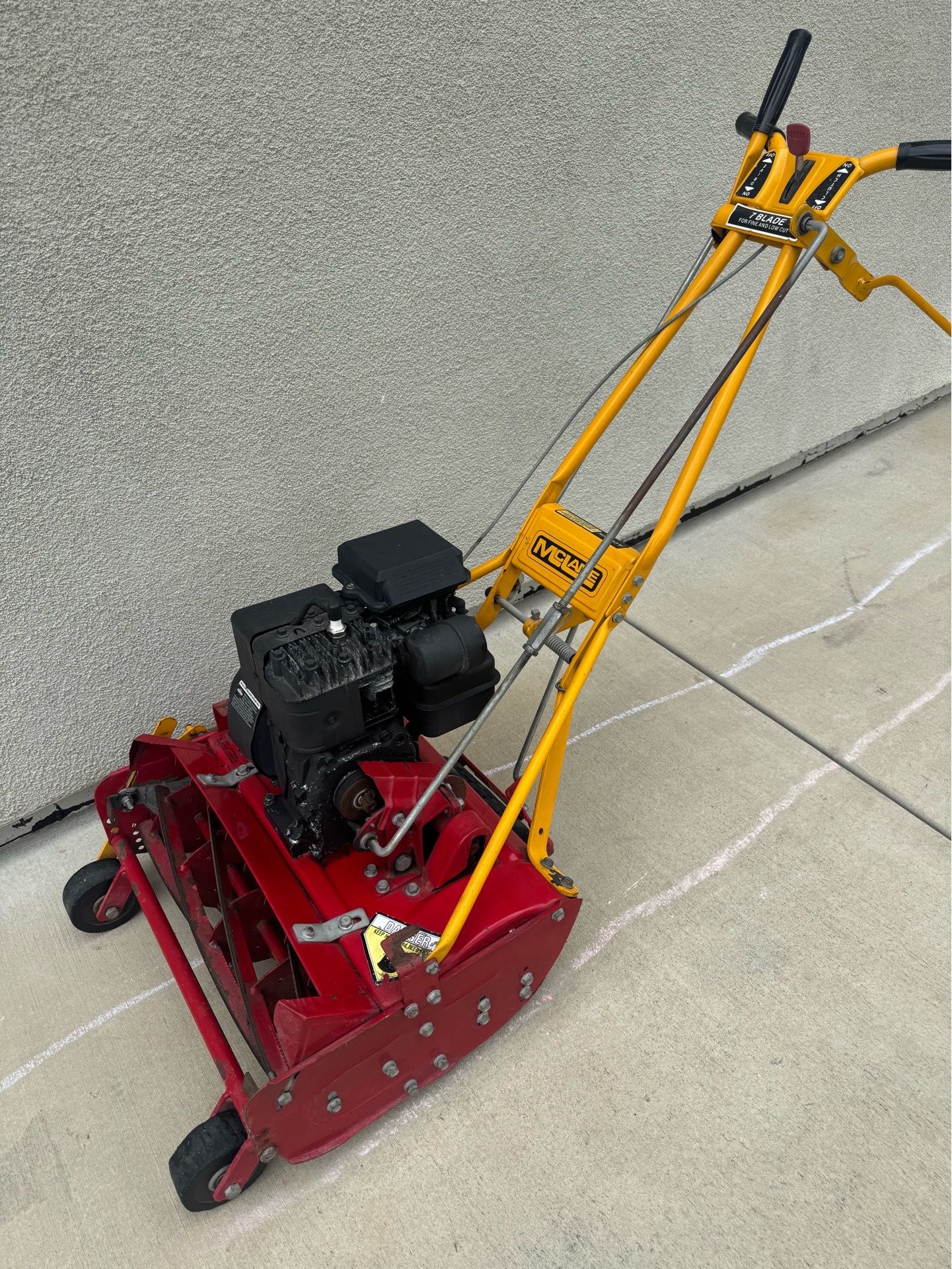 Mclane 20" front throw lawn mower for Sale in Irwindale, CA - OfferUp