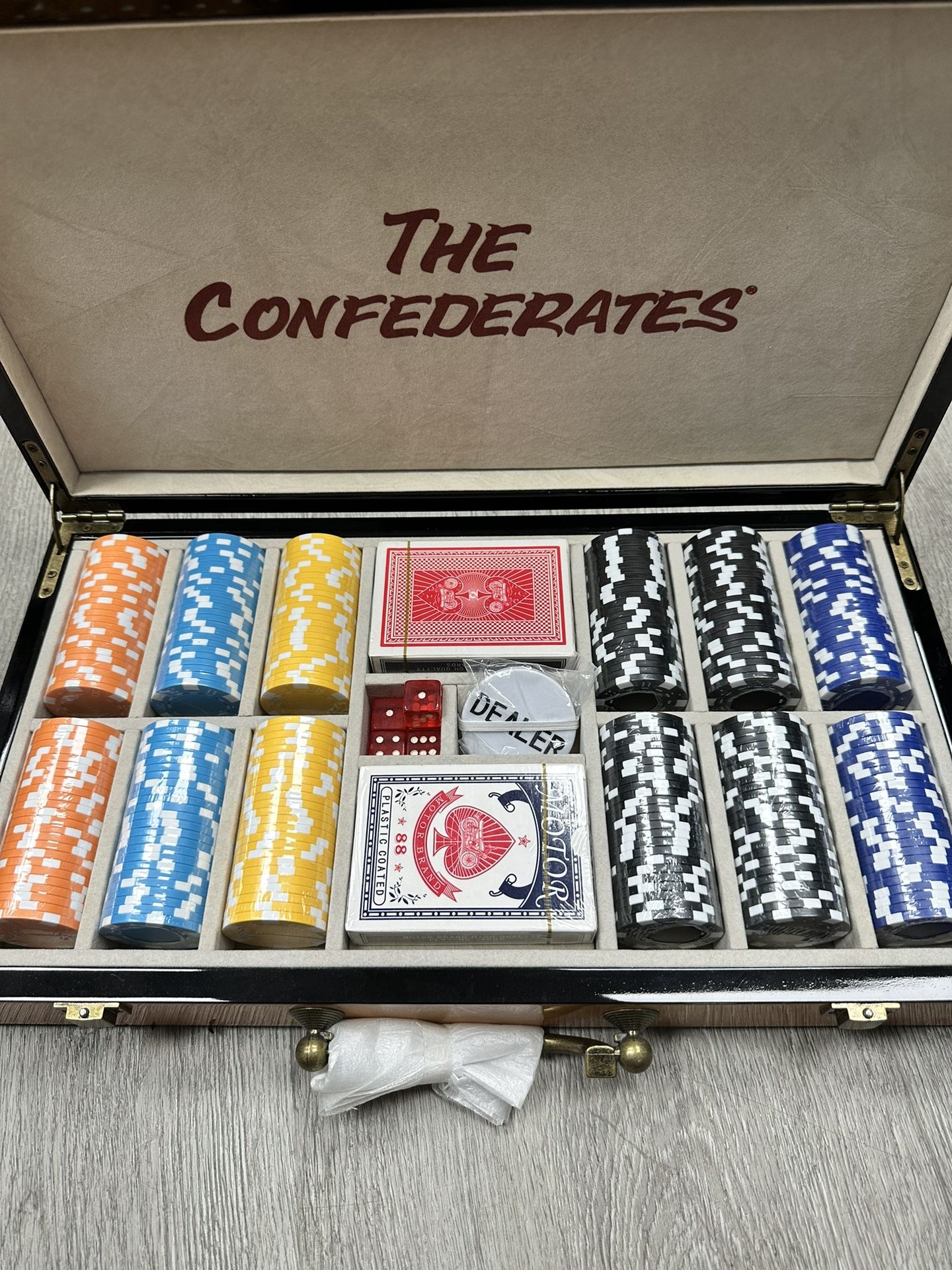 300 Pcs Wooden Casino Box With Handle for Sale in Miami, FL - OfferUp