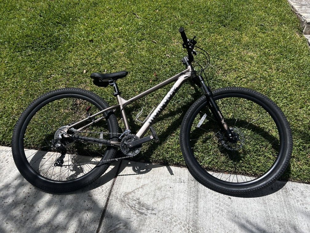 Mongoose Switchback 27inch Mountain Bike for Sale in Phoenix, AZ - OfferUp