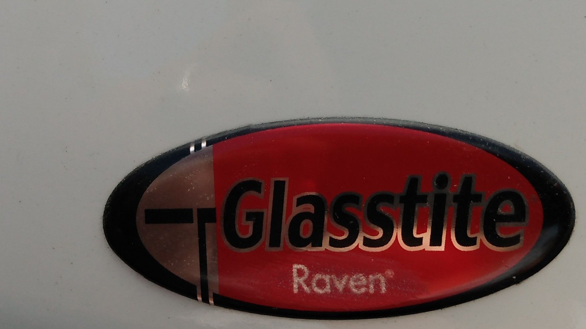 Raven Glasstite Camper Shell White for Sale in Oceanside, CA - OfferUp