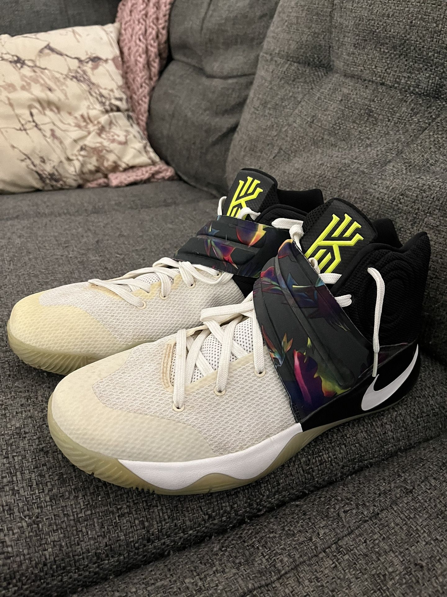 Nike Kyrie 2 Parade Size 13 for Sale in Tustin, CA - OfferUp