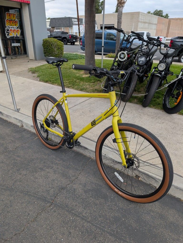 Diamondback Division 2 Road/Hybrid Bike Xl for Sale in Bellflower, CA ...