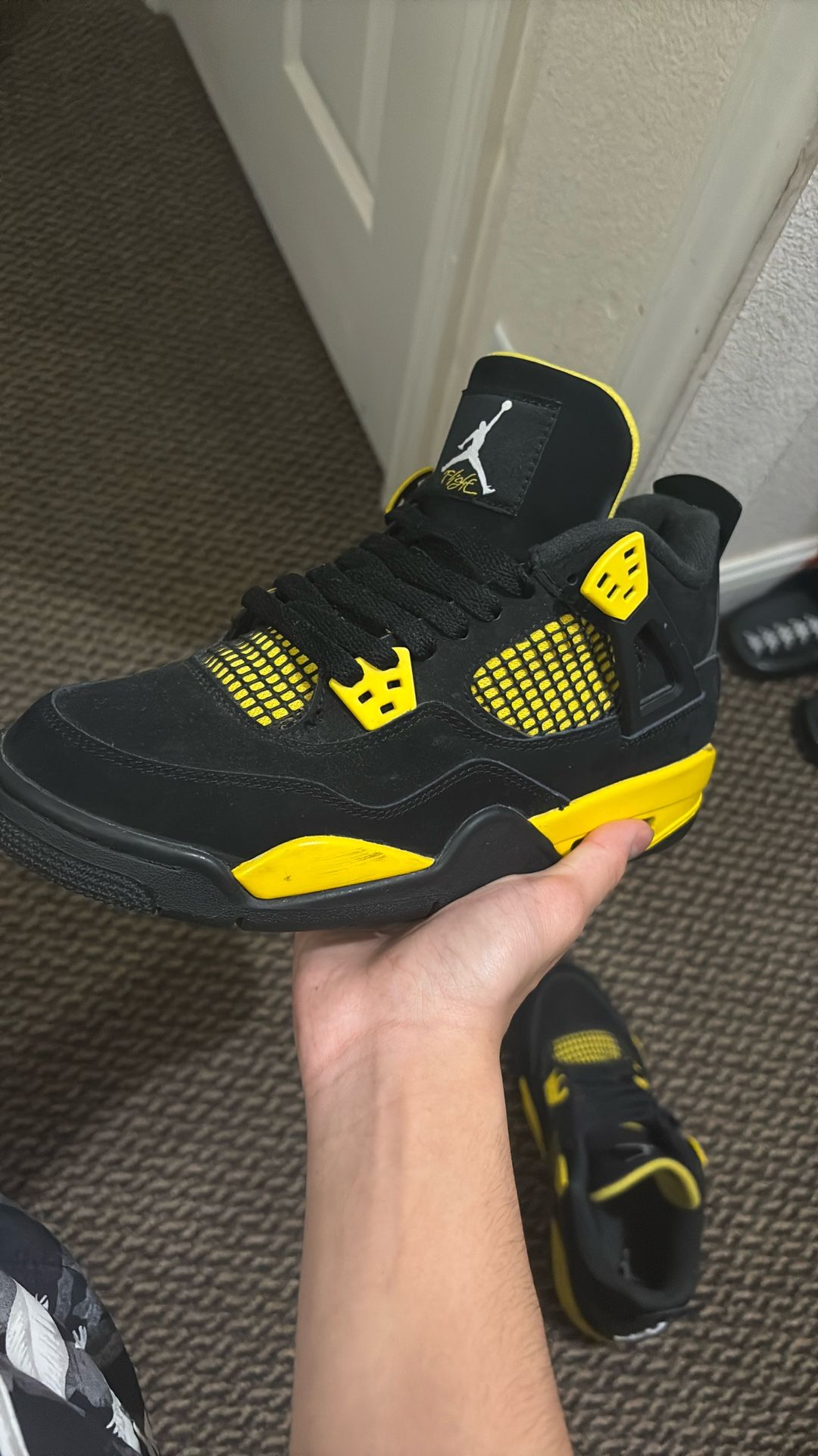 Yellow Thunders 4s Size 7 for Sale in Alamo Heights, TX - OfferUp