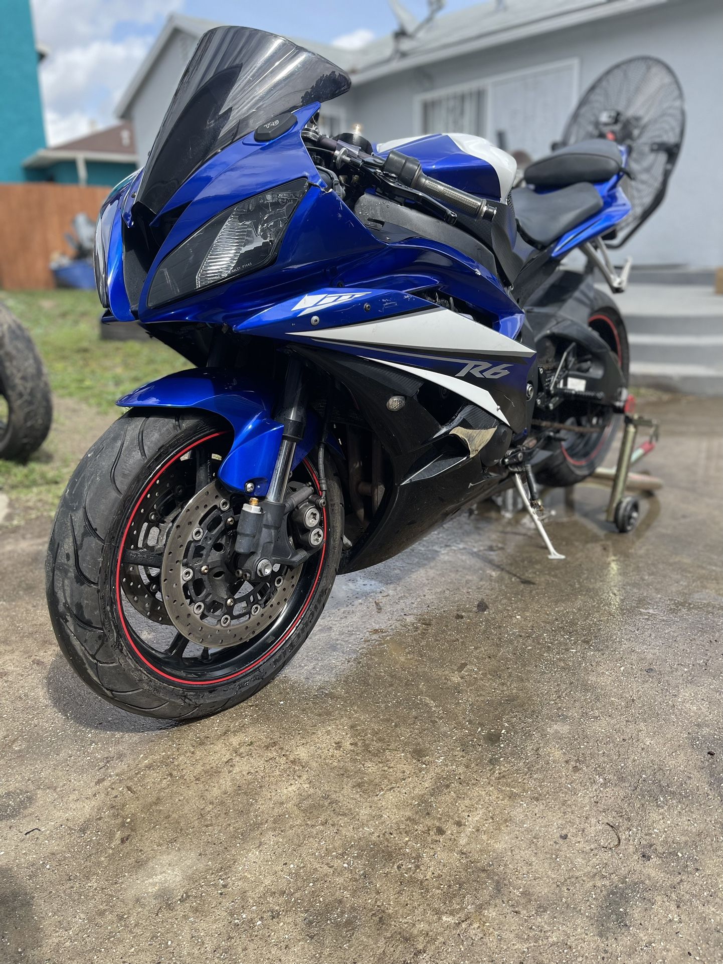Yamaha R6 White Pink