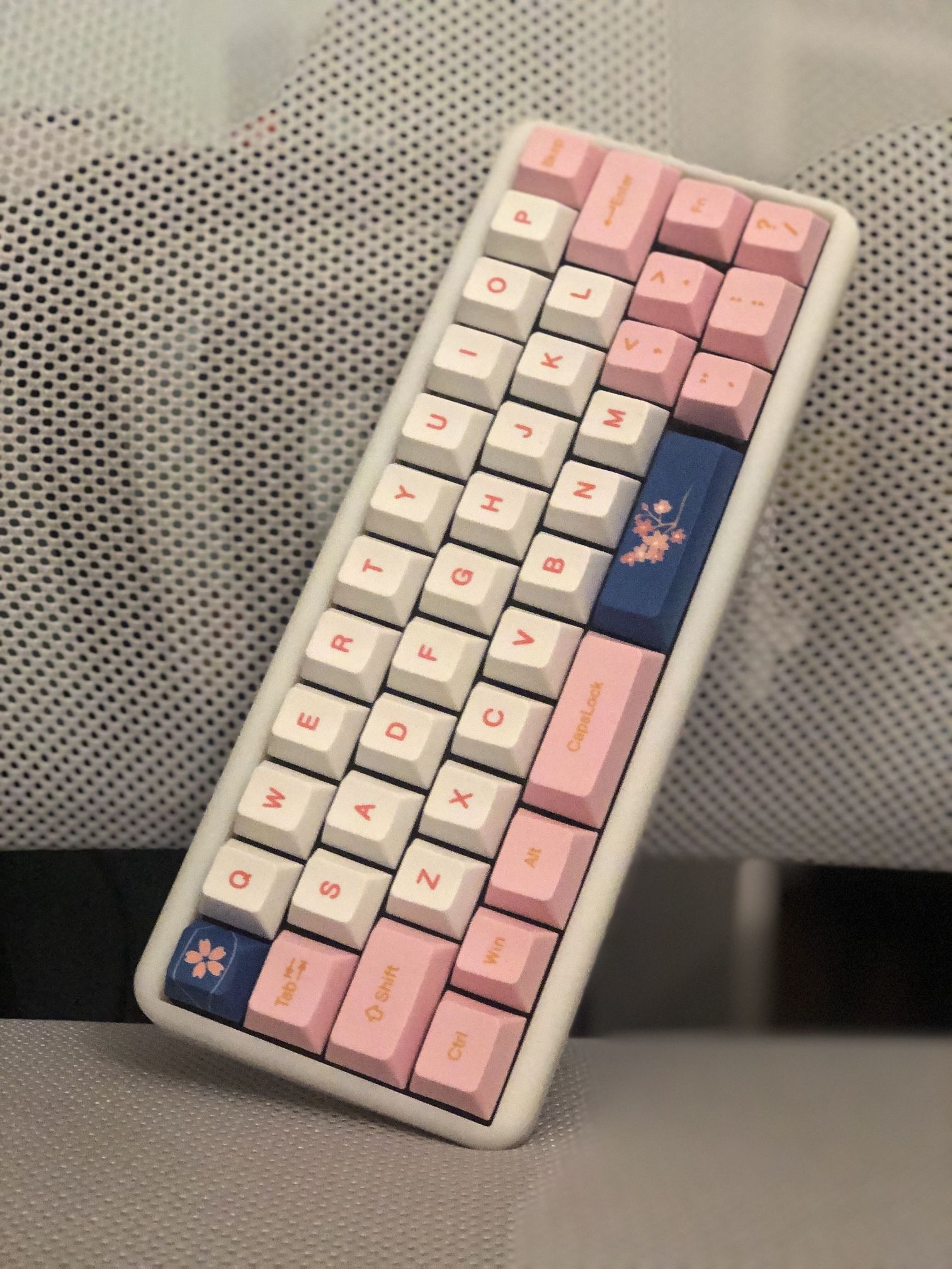 Custom 40% Reverse Pink And White Plus Blue accents Mechanical Keyboard ...
