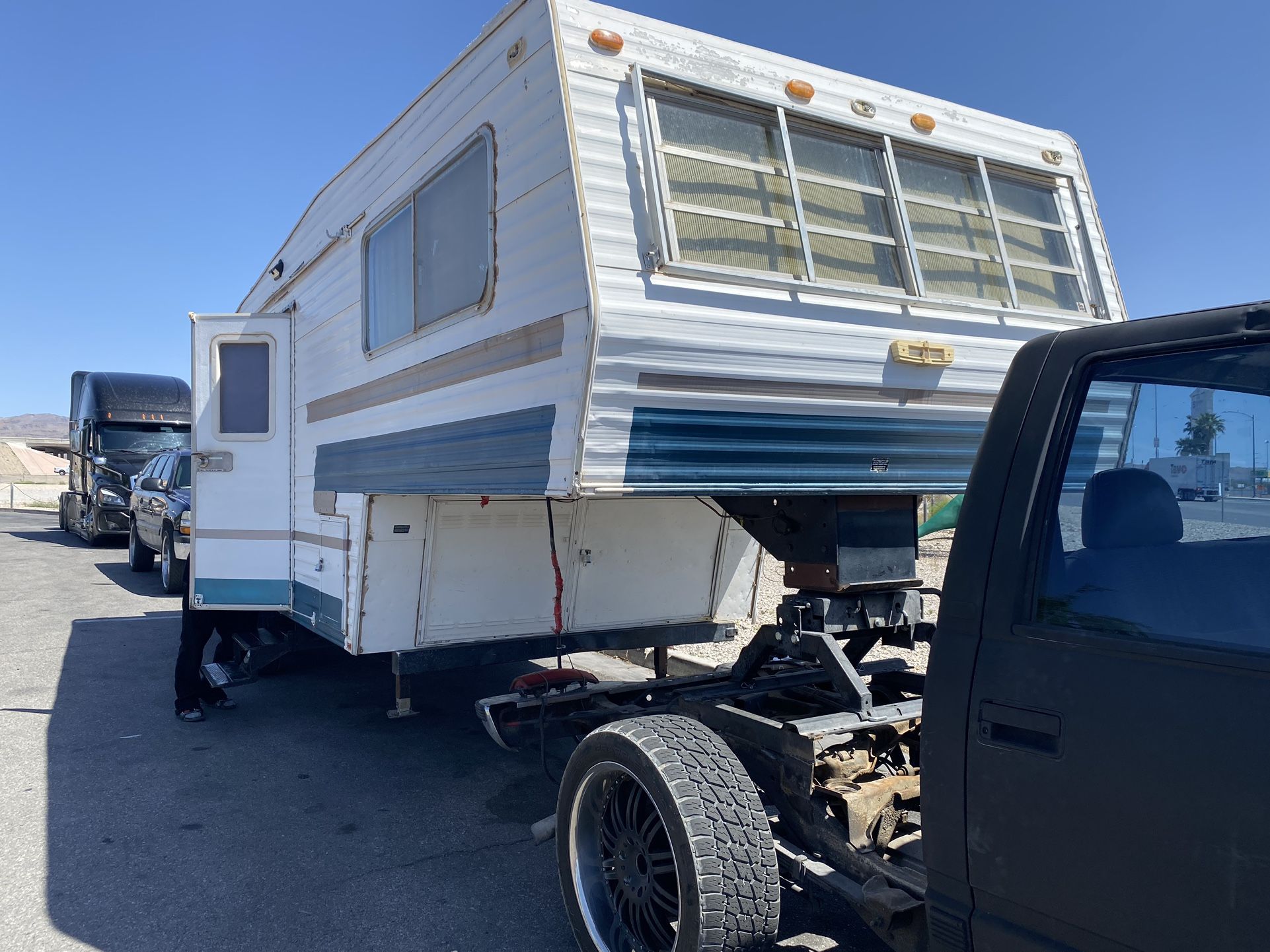 1978 Coachman 5th wheel for Sale in Las Vegas, NV - OfferUp