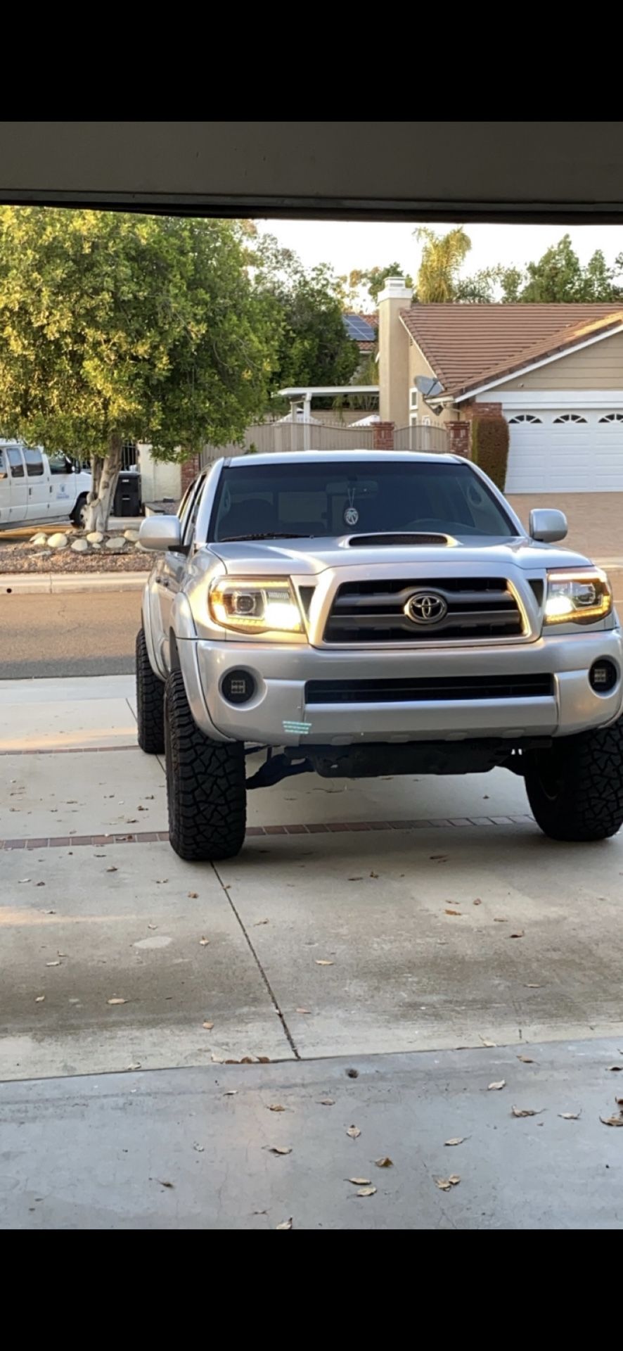 2010 Toyota Tacoma Grille for Sale in Riverside, CA - OfferUp