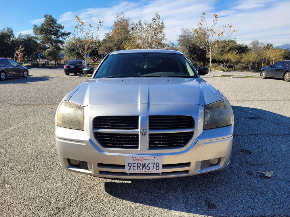 2005 Dodge Magnum for Sale in Arcadia, CA - OfferUp