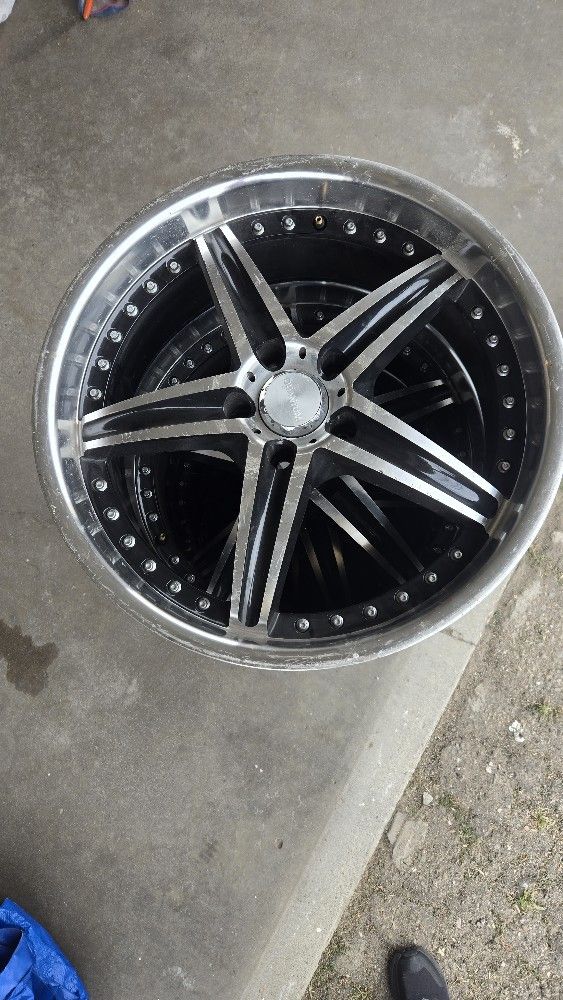 20 Inch Rim for Sale in Oxnard, CA - OfferUp