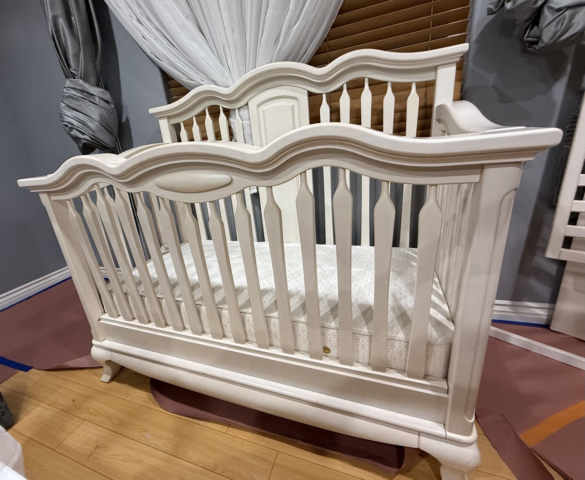 Romina Cleopatra Crib With Mattress for Sale in Los Angeles, CA - OfferUp
