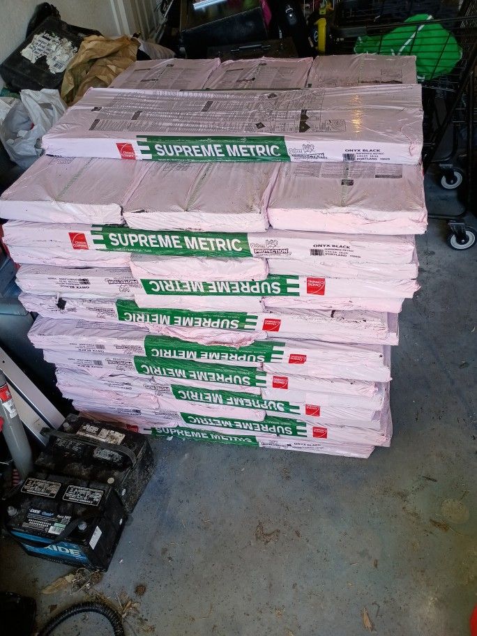 Supreme Metric 3-tab Roofing Shingles for Sale in Puyallup, WA - OfferUp