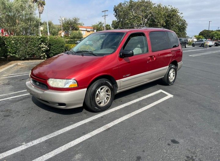 Nissan Minivan 2000