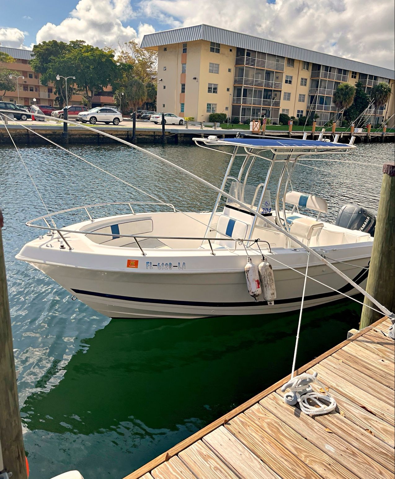 White Cobia Boat 20.4 ft for Sale in Sunny Isles Beach, FL - OfferUp