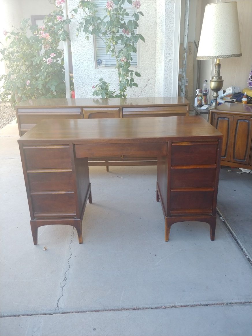 MCM Desk for Sale in Surprise, AZ - OfferUp
