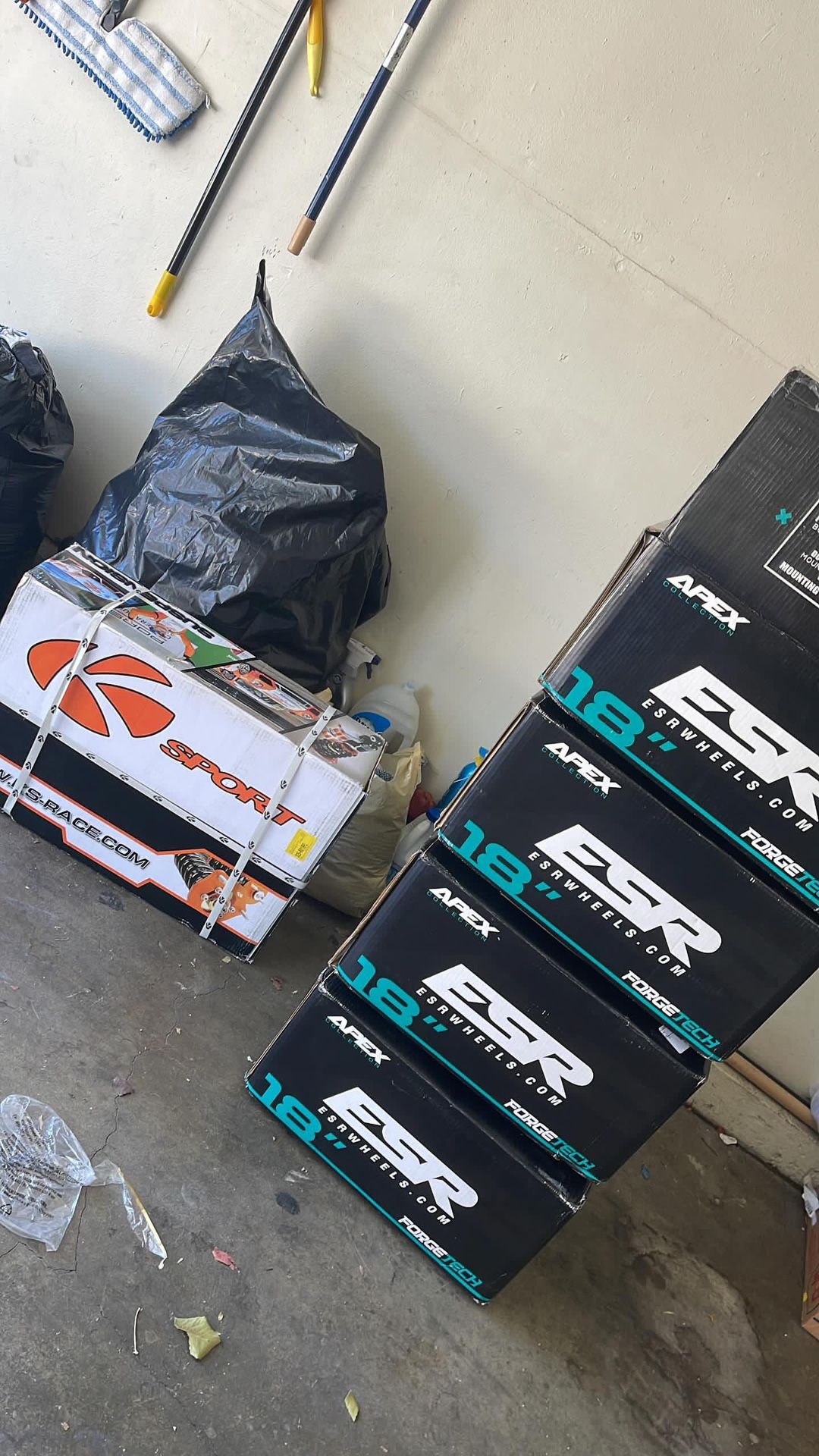 ESR Wheels APEX SERIES APX01 for Sale in Thousand Oaks, CA - OfferUp
