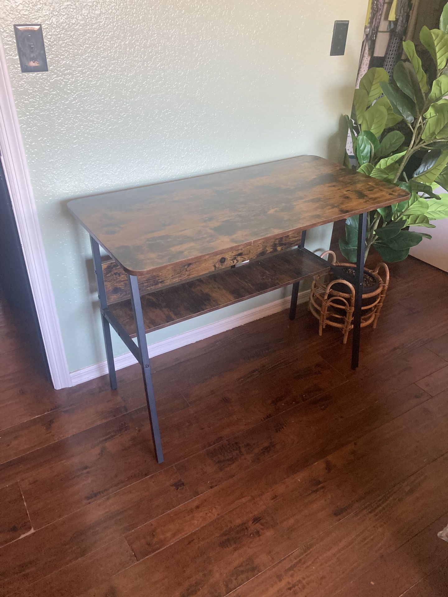 Desk for Sale in Peoria, AZ - OfferUp