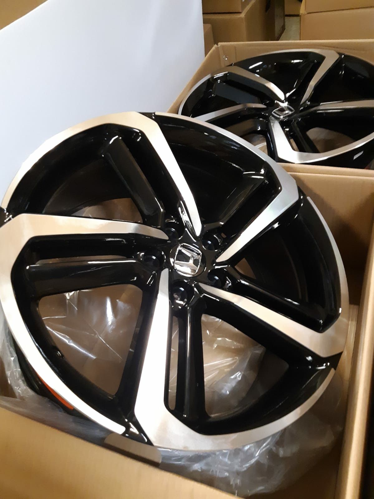 20 inch Honda accord sport wheels 5x120 . Financing available. Hablamos ...