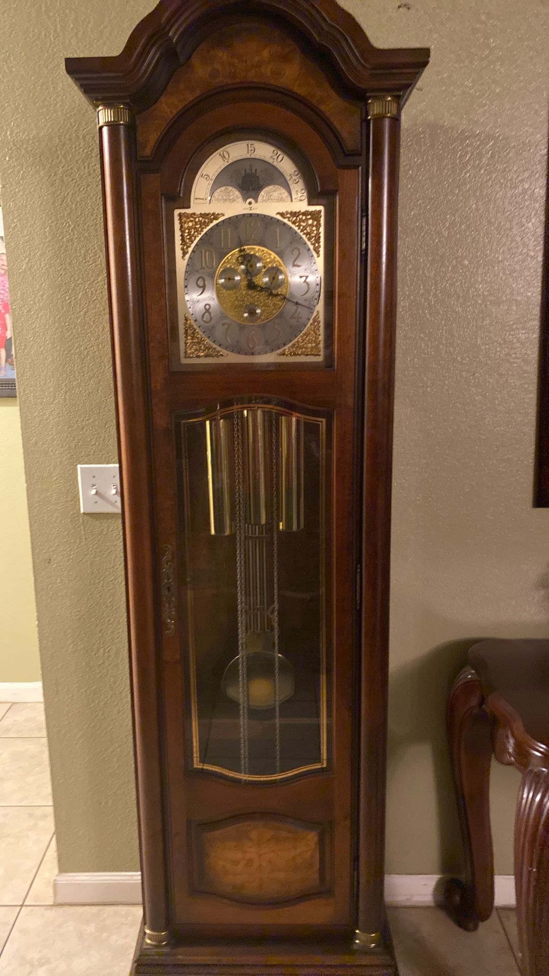 Antique Howard Miller Grandfather Clock for Sale in Shafter, CA - OfferUp