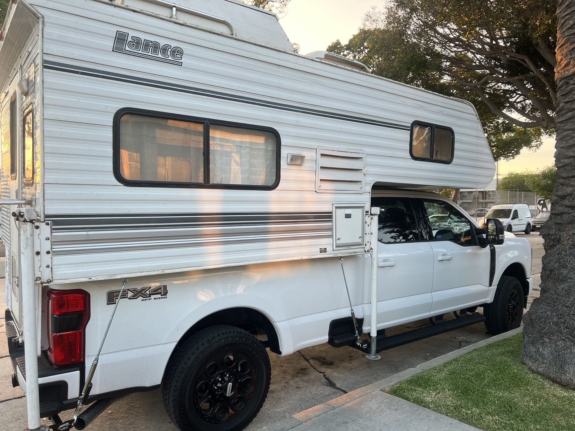 2001 Lance 835 Lite for Sale in Long Beach, CA - OfferUp