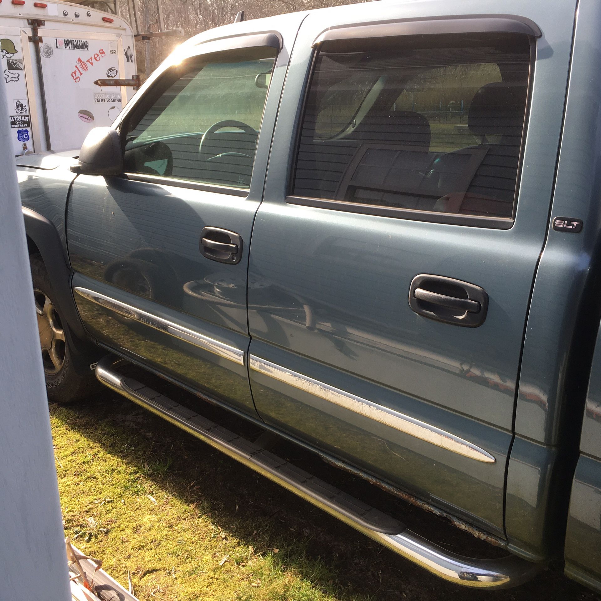 2006 GMC sierra doors complete for Sale in Mastic, NY - OfferUp