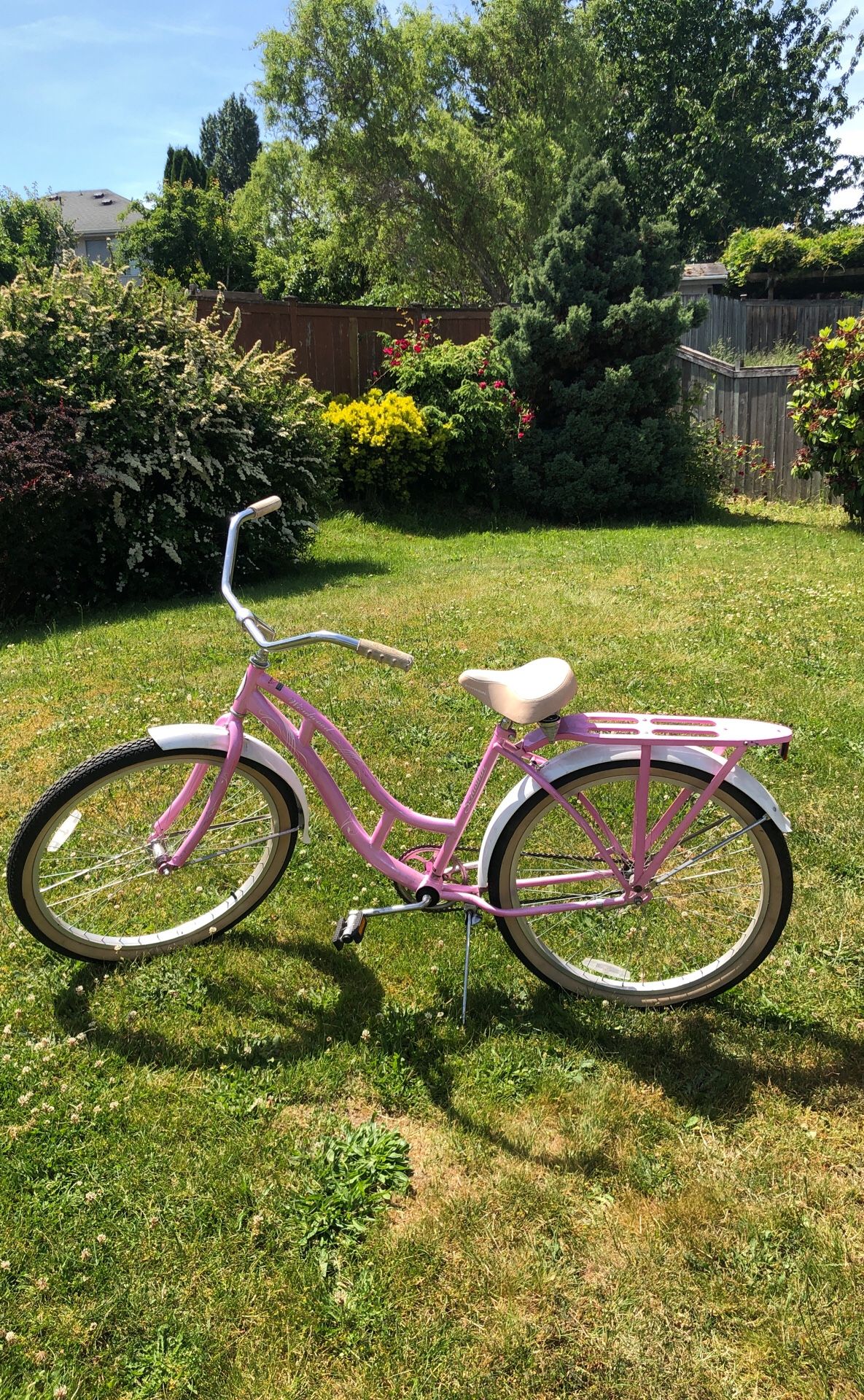 Schwinn Pink Beach Cruiser Bicycle for Sale in Fife, WA - OfferUp