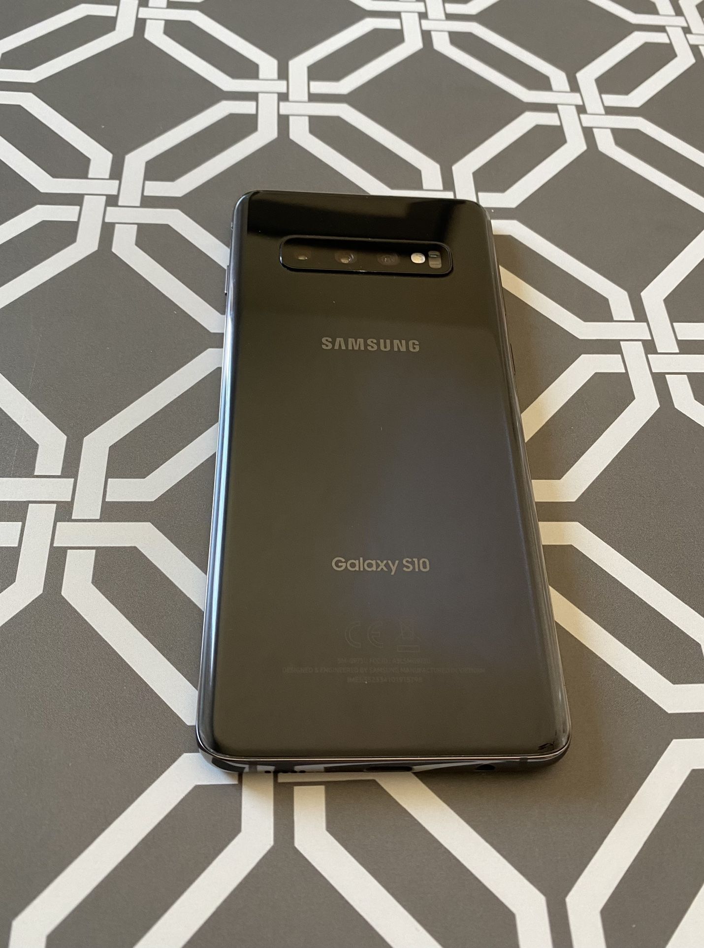 Samsung galaxy s10 128 gb unlocked, sold with store warranty for Sale in Cambridge, MA - OfferUp