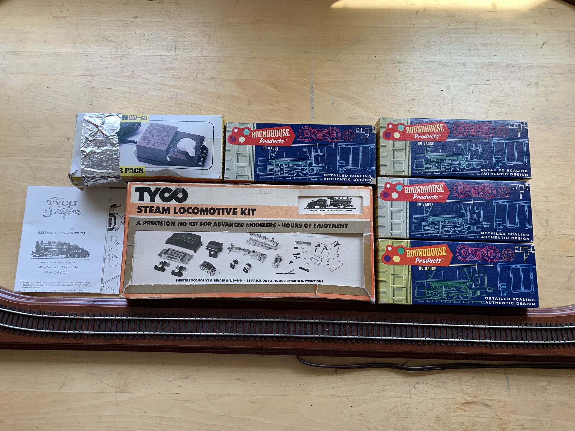 Tyco Train Set With 2x4 feet Custom Track Layout. for Sale in Anaheim ...