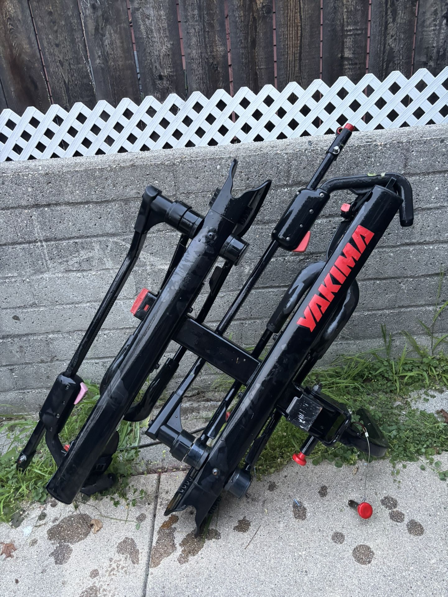 Yakima Holdup 2 Bike Rack for Sale in Pasadena, California - OfferUp