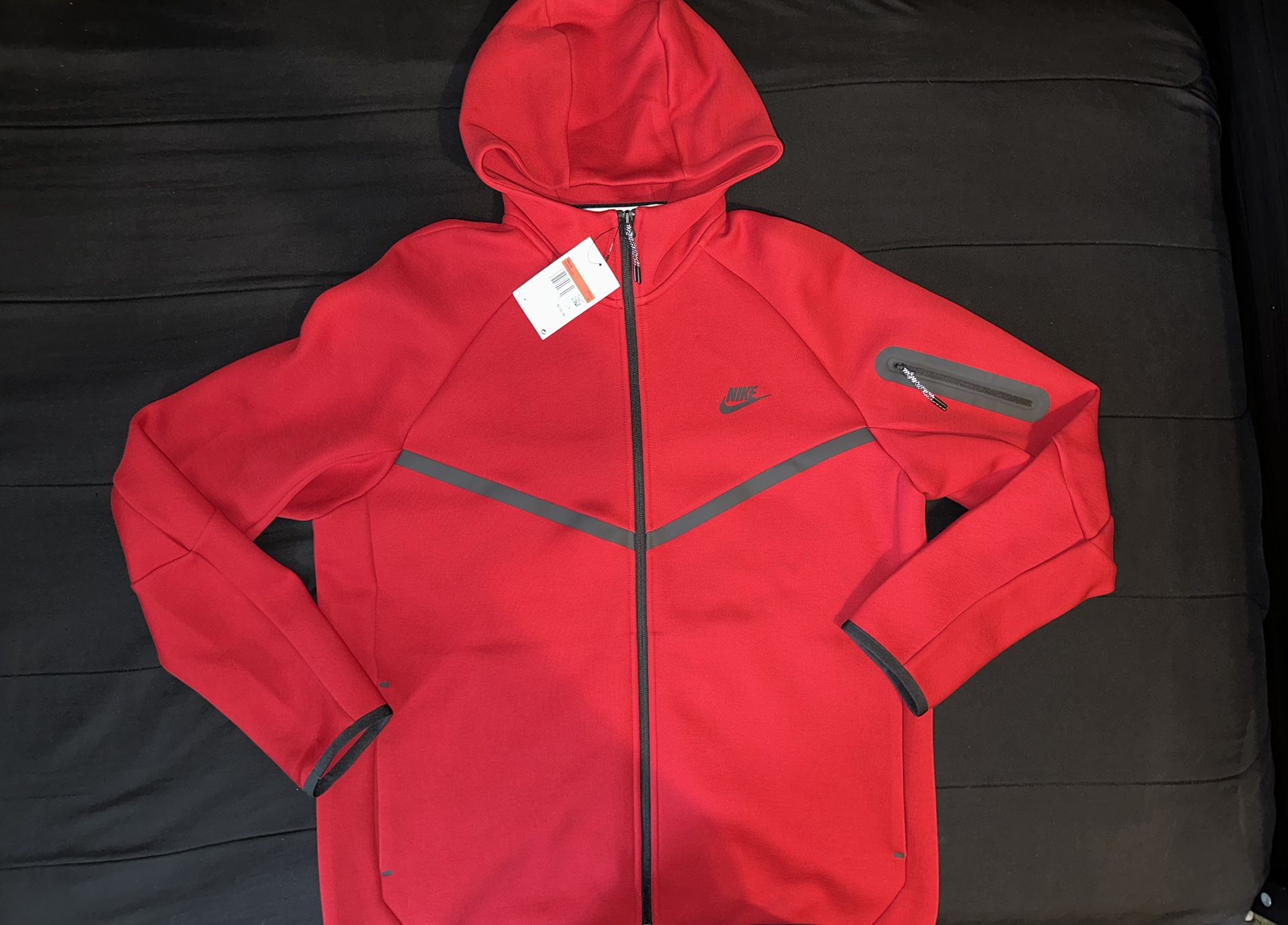 Red Nike Tech Hoodie for Sale in Irwindale, CA - OfferUp