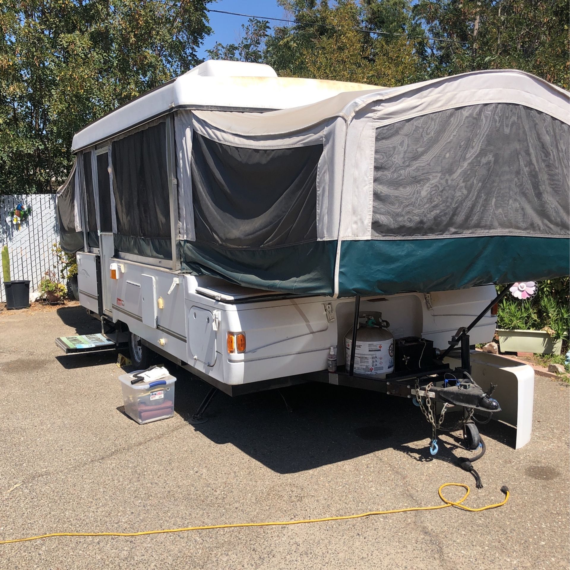4 Sale 2002 Coleman Pop Up Tent Trailer Model Niagara Elite for Sale in ...