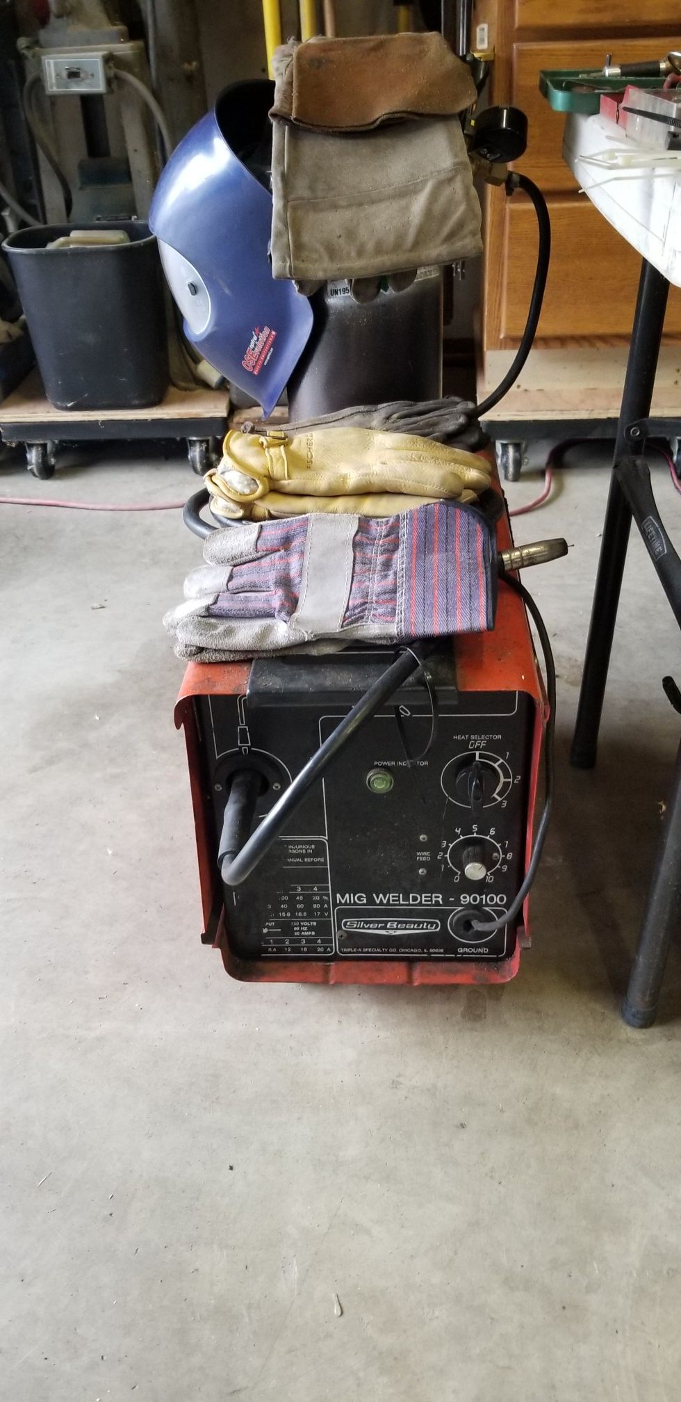 Silver beauty mig welder 110v for Sale in Burlington, WA - OfferUp
