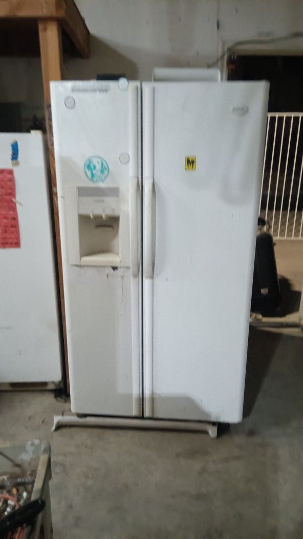 Double Door Refrigerator for Sale in Norco, CA - OfferUp