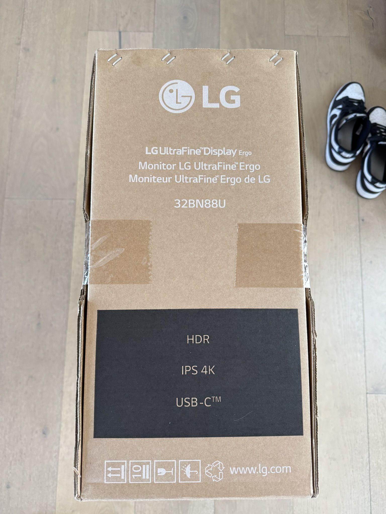 LG 4K Ultra Fine Display Monitor With Mount (Make An Offer!) for Sale ...