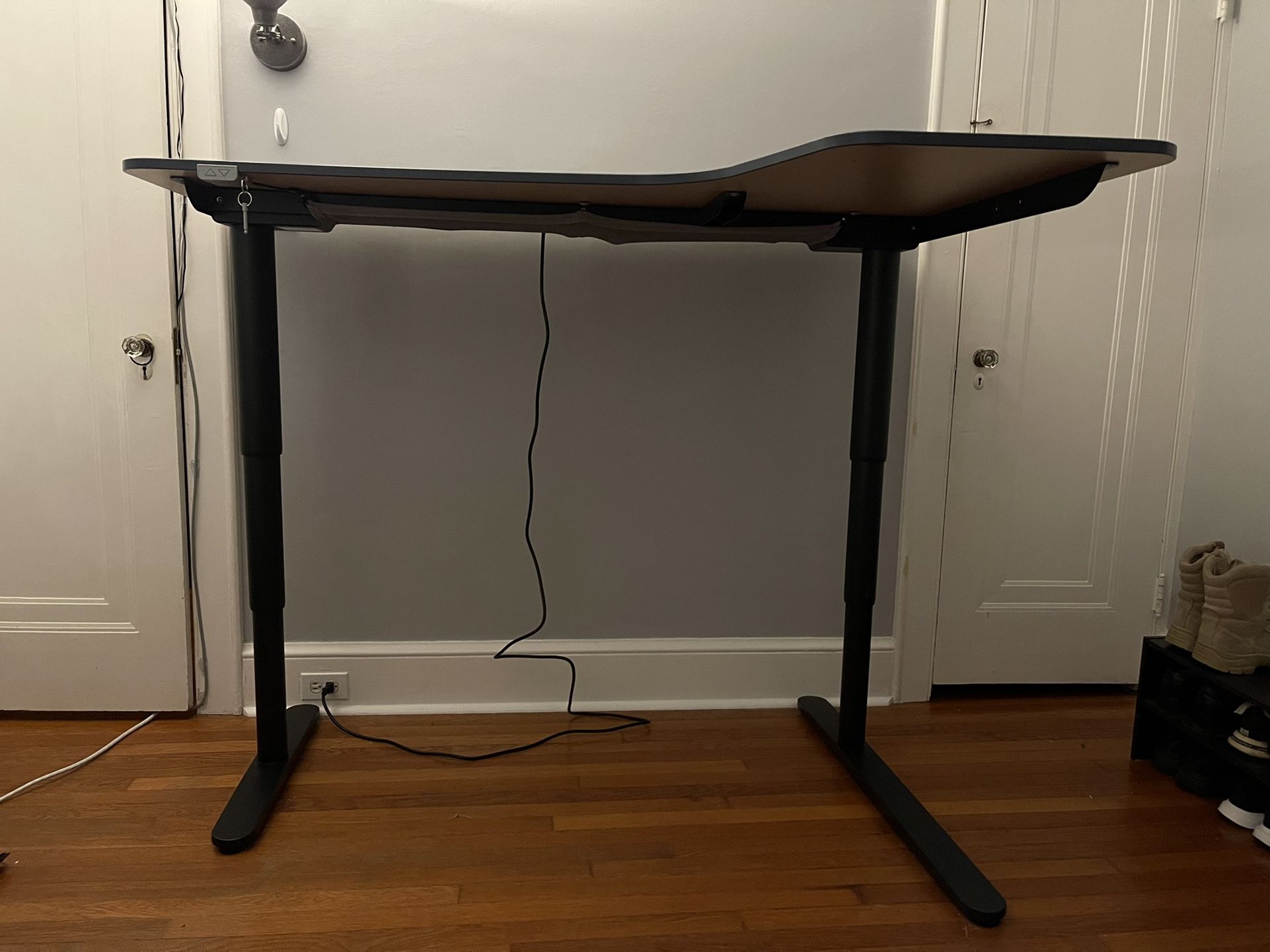 IKEA BEKANT Sit/Stand Desk for Sale in Waterbury, CT - OfferUp