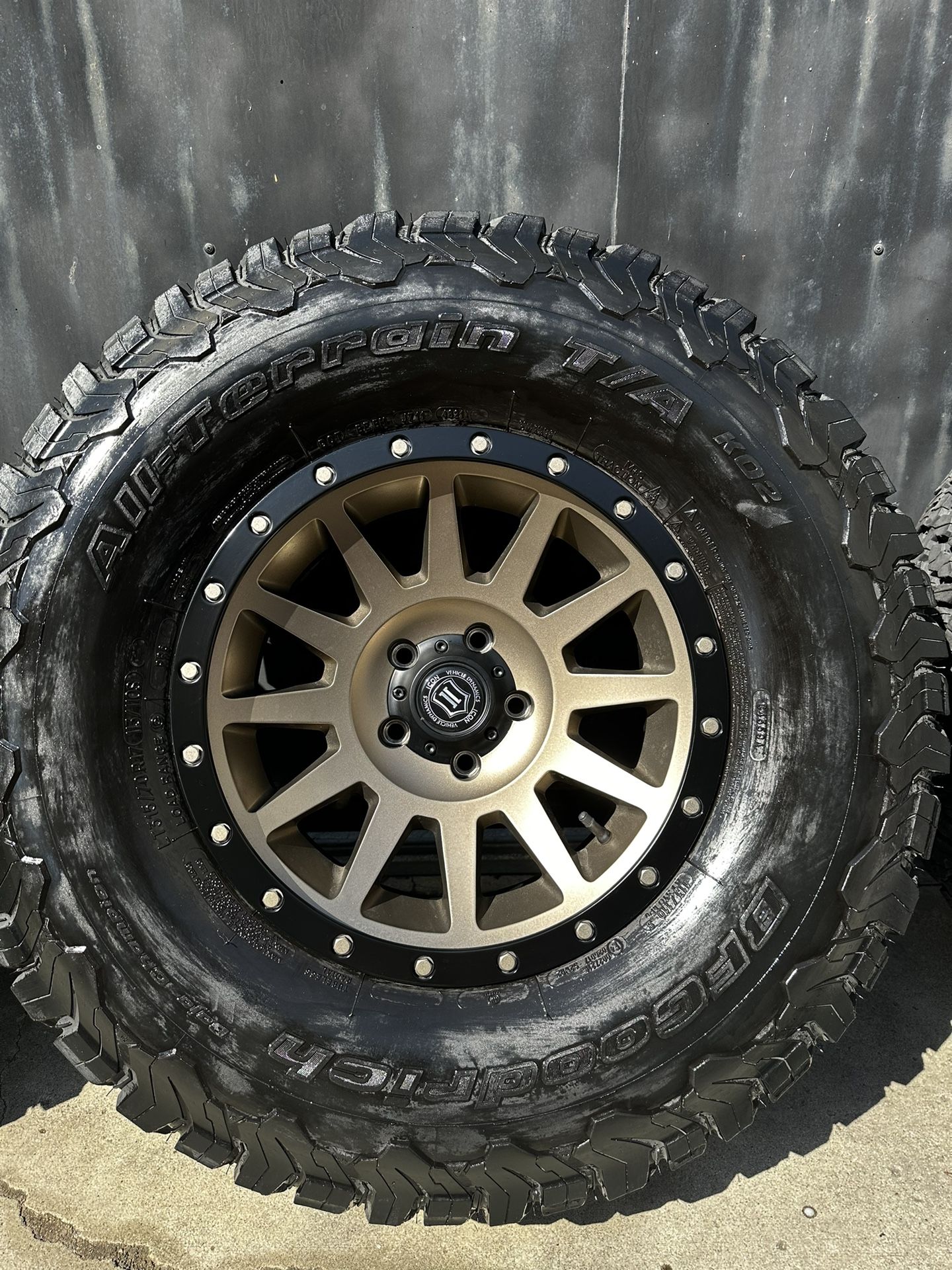 35” Tires w/ 17” Rims Set of 5 for Sale in Whittier, CA - OfferUp