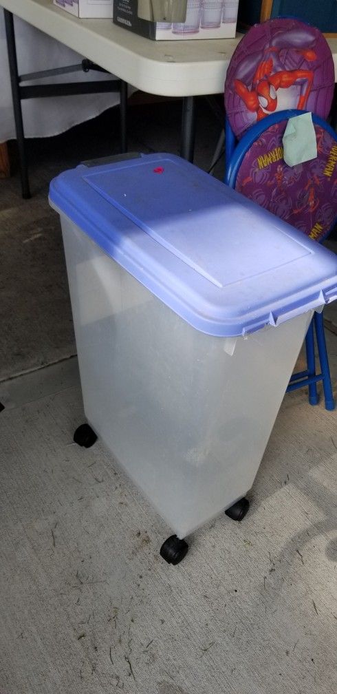 Plastic Container On Wheels 45 Qt for Sale in Houston, TX - OfferUp