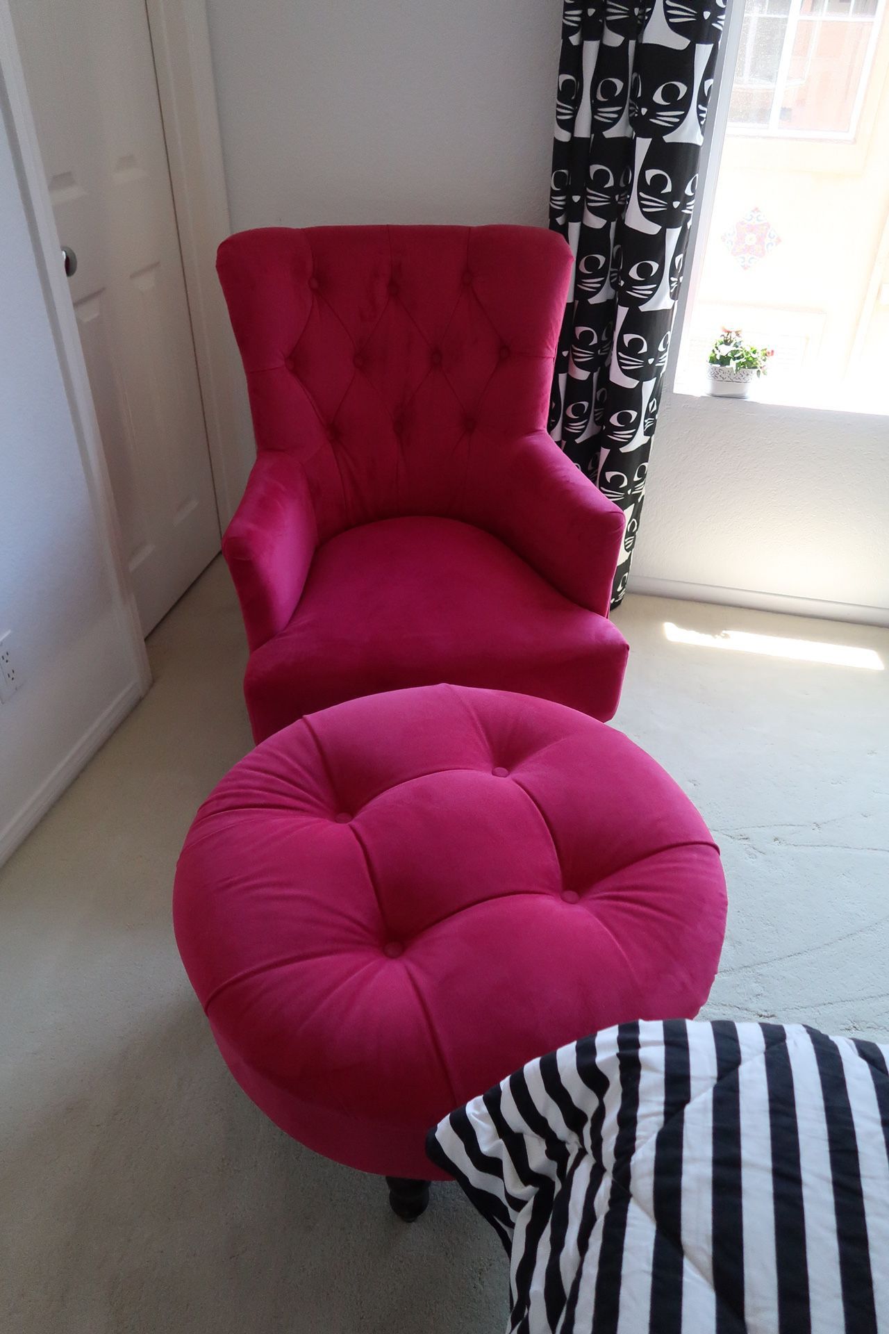Fushia Velvet Accent Chair for Sale in San Diego, CA - OfferUp