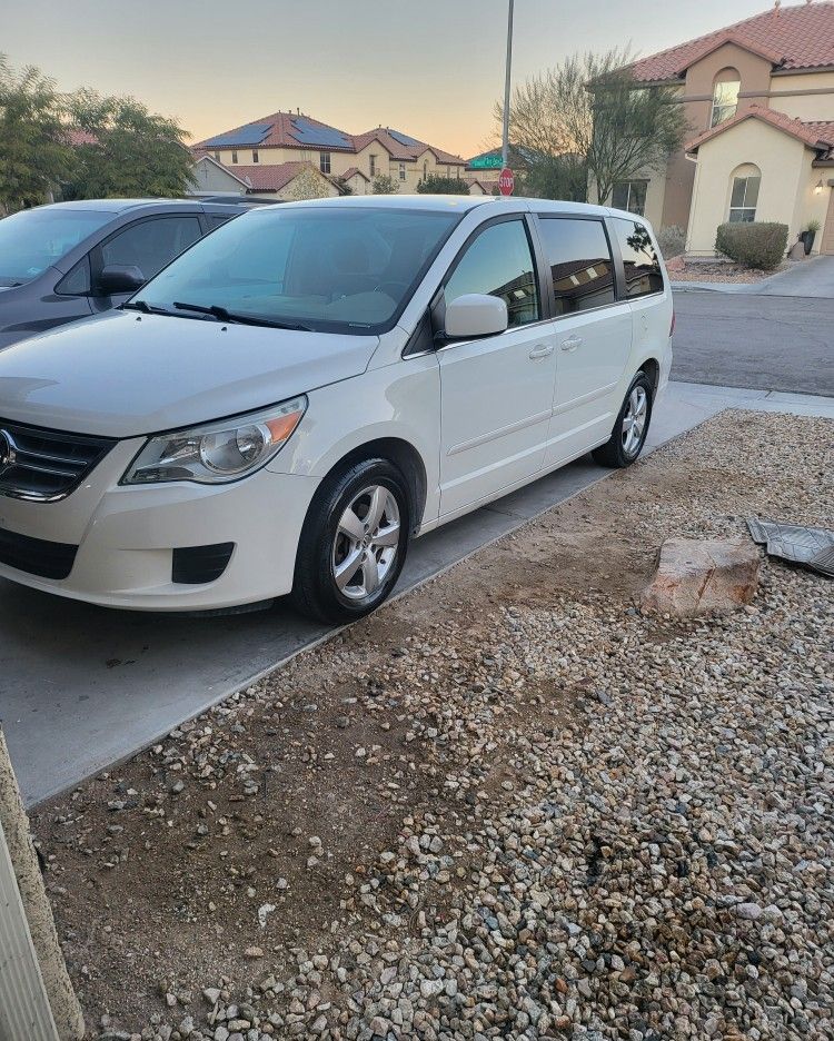 2009 Volkswagen Routan for Sale in Las Vegas, NV - OfferUp